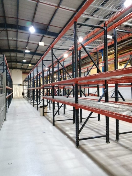 Ventaja del uso de Rack de Metal Revestimiento Lona